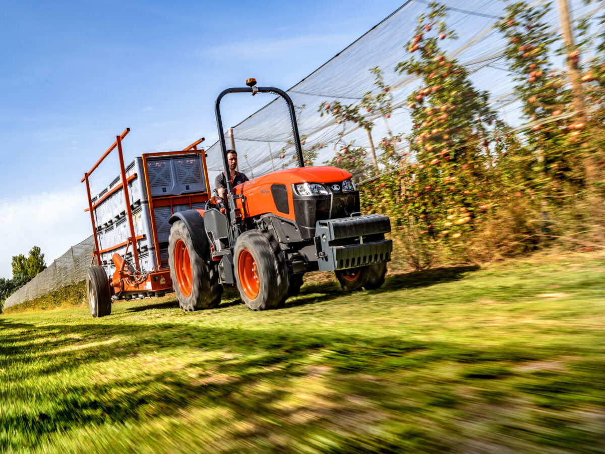 Kubota M5-102 Narrow